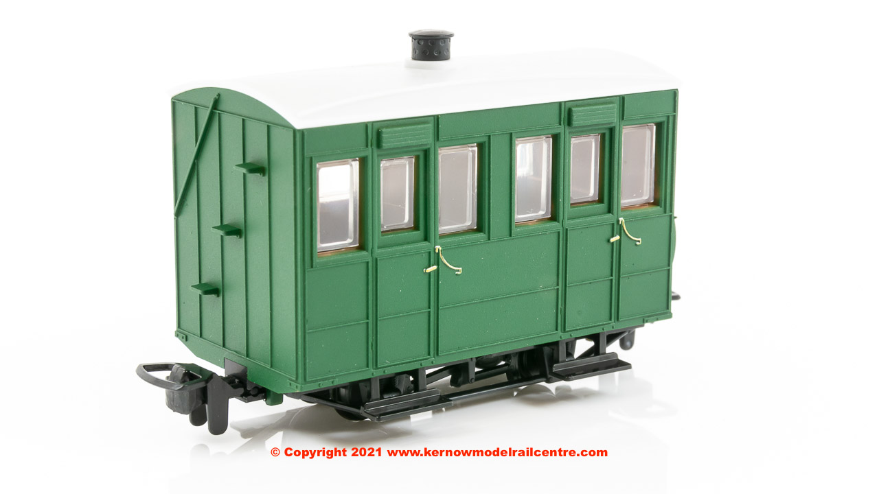 GR500UG Peco GVT 4-wheel enclosed side coach in plain green